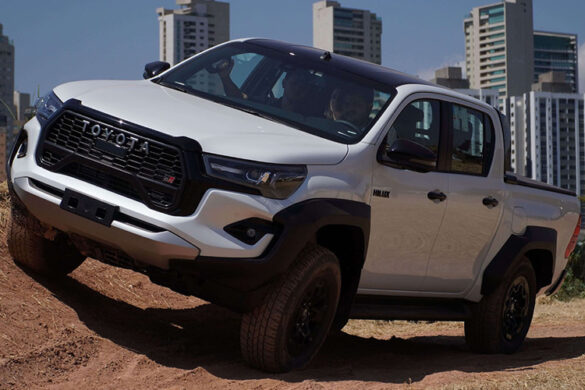 Hilux SRX Plus 2025: descubra o que faz dela a picape mais desejada - Toyota Sulpar